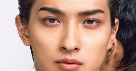 横浜流星のメイク姿が美しいと話題！「nars」使用コスメが半日で予約分完売｜シネマトゥデイ