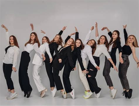 Пин от пользователя Krickivska на доске Photo Портретные позы выпускников Позирование