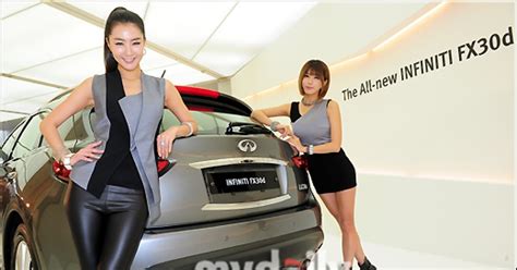 [md포토] 레이싱 모델 섹시한 인피니티 Fx30d 뒤태 구경하세요