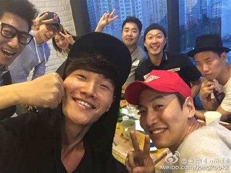 Kpop狂熱 鐘國 微博更新 正在準備一个大事件 家族 會議 We Got Something Big Planned For U
