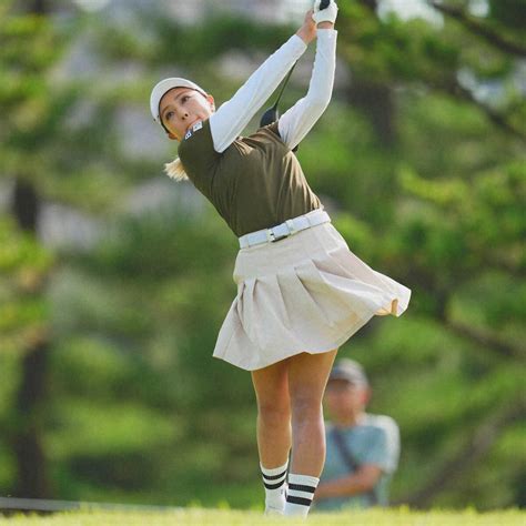 ＜資生堂レディース・初日＞4番、ティーショットを放つ宮田成華（撮影・西尾 大助） ― スポニチ Sponichi Annex スポーツ