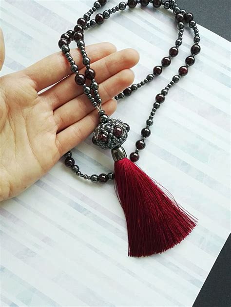 Сотуар из граната и гематита с шелковой кистью в интернет магазине на Ярмарке Мастеров Москва