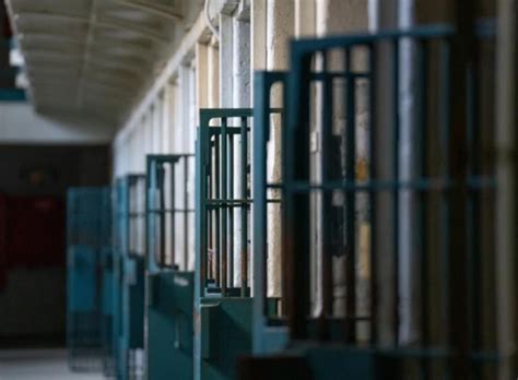 Извештај Затвореничките во Велика Британија се самоповредуваат 8 5 пати повеќе од мажите