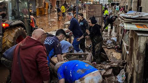 Espagne Les Inondations Meurtri Res Ont Fait Au Moins Morts Selon Un Bilan Provisoire