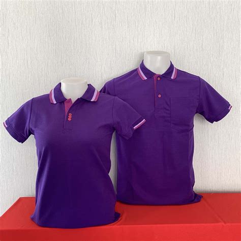 เสื้อโปโล สีม่วงอ่อน เป็นเสื้อโปโลชาย มีกระเป๋า เสื้อโปโลหญิงสีม่วง ไม่มีกระเป๋า ซึ่งผลิตออกมา