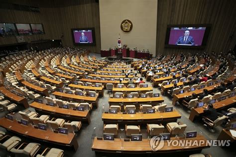 민주당 불참 속 시정연설 하는 윤 대통령 연합뉴스