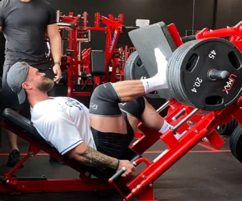 Squatting Barefoot Pros Cons And Practical Tips The Barbell