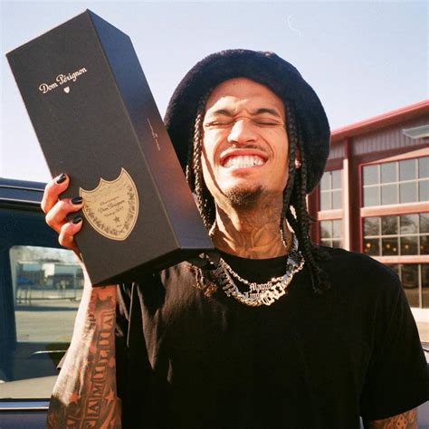 组图 氛围感直接拉满！克拉克森女友晒亲密合照