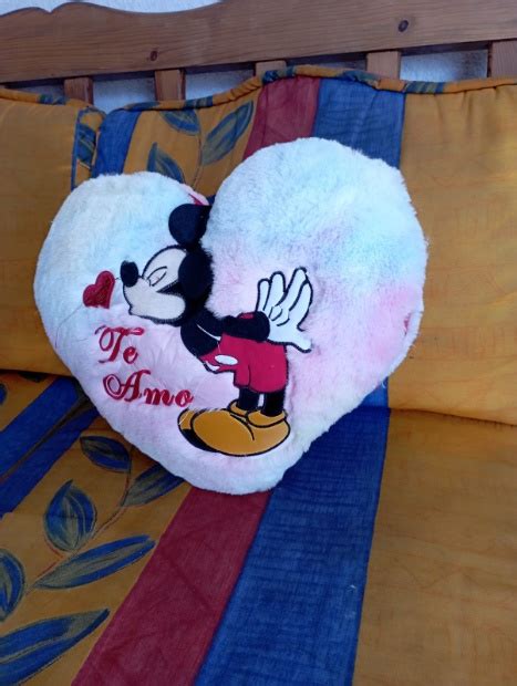 Corazon De Peluche Mickey Mouse Dando Beso