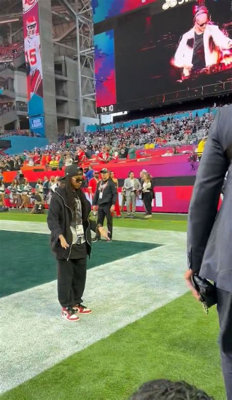 Jay Z Turns Into An Instagram Dad For Blue Ivy At The Super Bowl
