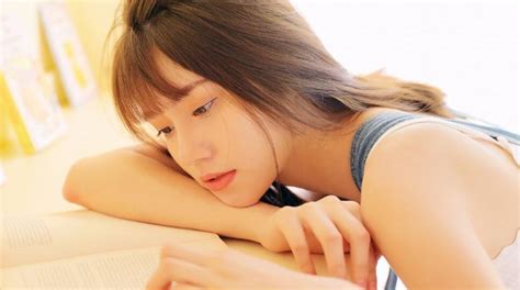 女生与女生肢体接触 图库 五毛网