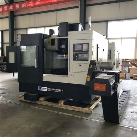 CNC Center VMC CNC MIlling With Arm Tool Magazine And Chip Conveyor Cnc Mill Cnc Milling