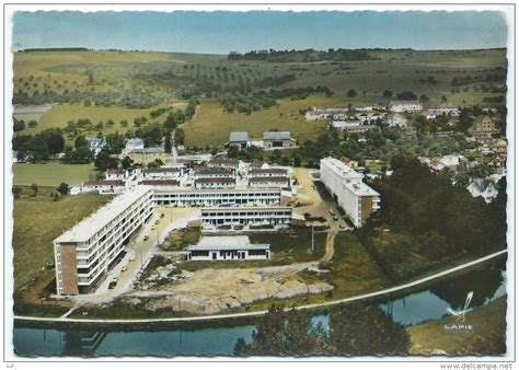Un Paysage Moderne MOUZON Groupe Scolaire Vue aérienne sur les HLM