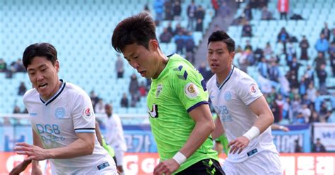 돌파하는 전북 손준호