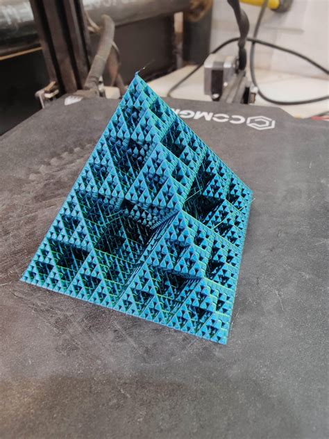 3d Printable Spiral Vase Sierpinski Pyramid Openscad ・cults
