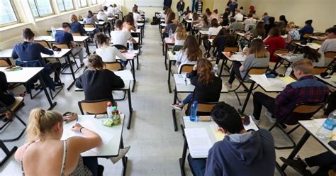 Cette Lycéenne Passe Le Bac Comme Tous Les Autres Candidats Sauf Qu