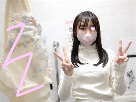 キモがる黒髪美人のパンツ買取いやがる美女に交渉ちかんで美乳・美尻を揉みしだく♡【ローアングルパイパン】avcolecom