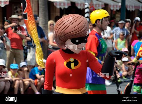 Edna Mode The Incredibles Incredible Elastigirl Appearing