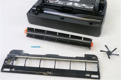 Neato Botvac D7 Connected Spiral Combo Brush And Side Brush Removed