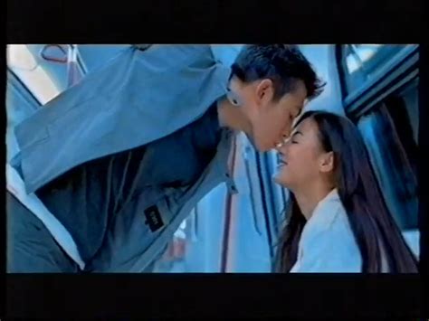 张柏芝陈冠希26年前广告翻hit！车厢咬耳吻鼻极痴缠，网民考古情感关系 星岛环球网