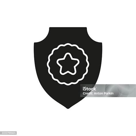 별 엠블럼 솔리드 아이콘이 있는 방패 보안 인증 및 품질 보증 실루엣 기호입니다 보호 및 신뢰 보증 고립 된 벡터 일러스트 레이 션 가득 찬에 대한 스톡 벡터 아트 및 기타