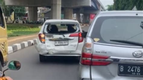 Viral 2 Mobil Kondisi Penyok Kejar Kejaran Di Jaktim Ternyata Ditabrak