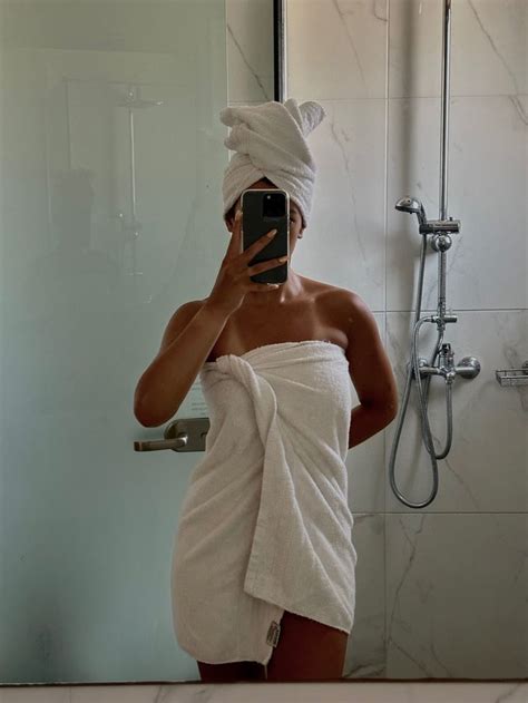 Bathroom Girl Aesthetic In 2025