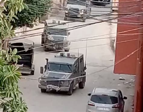 الاحتلال يحاصر منزلاً في عقابا شمالي طوباس والمقاومة تتصدى وتخوض