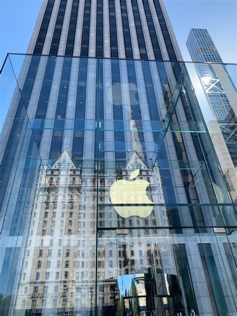 The Newly Reopened Nyc Apple Flagship New York Apple Store Photos