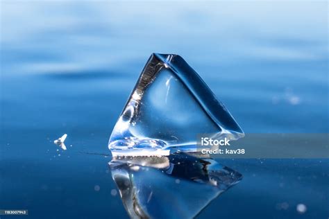 바이칼 호수 시베리아 러시아에 얼어 붙은 물에 자연 깨는 얼음의 풍경 0명에 대한 스톡 사진 및 기타 이미지 0명 2월 겨울 Istock