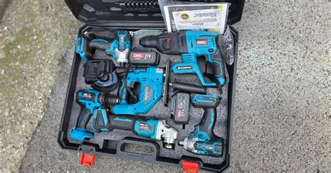 강력한 내구성과 정밀한 작업을 지원하는 6종 무선 전동 공구 세트 전문가 및 일반 사용자 활성동 가구인테리어 당근 중고거래