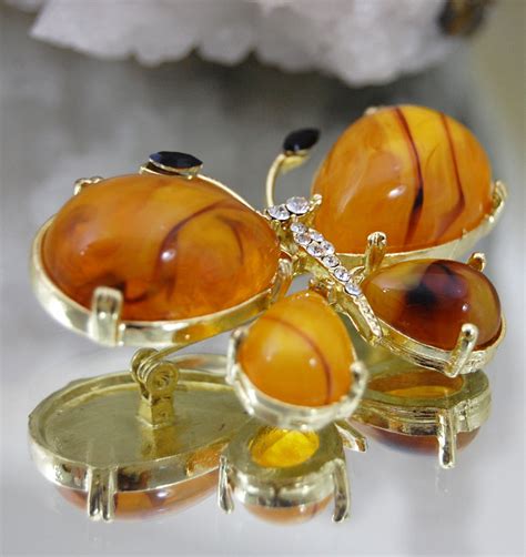 Брошка с кехлибар Пеперуда Брошки Кристина Арт бижута от