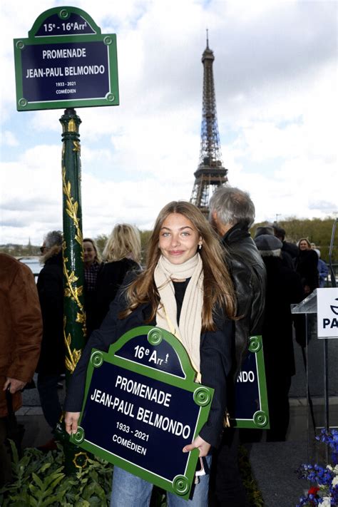 Stella Belmondo Complice Avec Tout Le Clan Belmondo Pour Un Superbe Hommage Purepeople