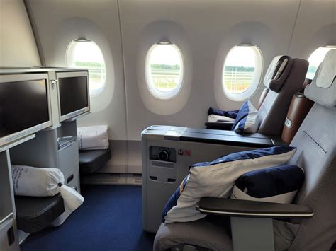 Fine But Forgettable Lufthansa Business Class A350 Review 44 Off