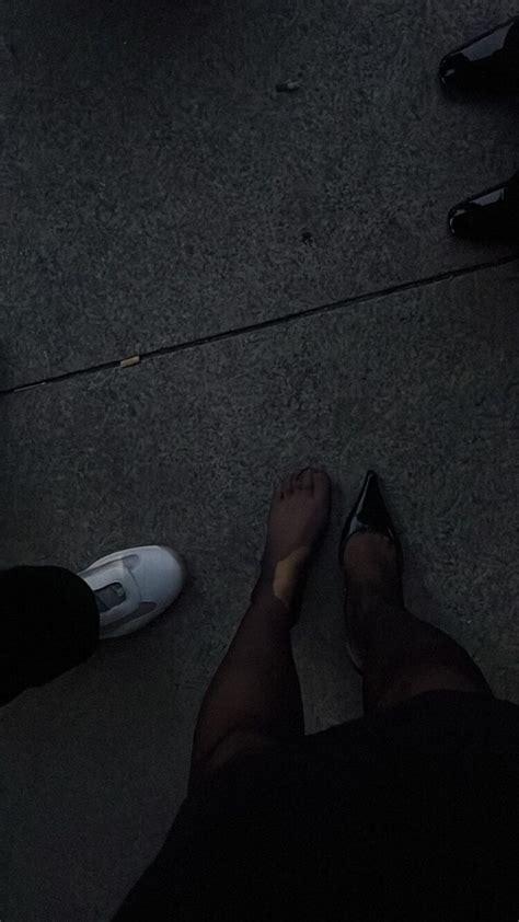 Beabadoobee Feet