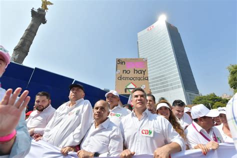 Cientos De Miles De Mexicanos Salieron A Marchar En Defensa Del Sistema