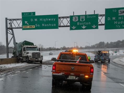 Truck Heavily Damages Overhead Sign On Everett Turnpike Closing Road