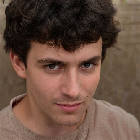 Shocking Cow Attacked By A Swarm Of Bees Watch The Dramatic Rescue Jo Ryan Vice Facebook