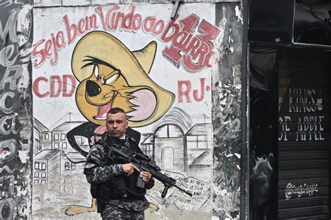 La Jornada Incursionan policías en diez favelas de Río de Janeiro