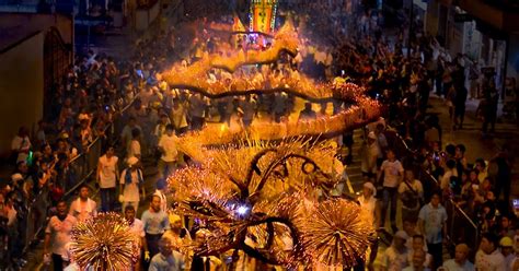 홍콩의 밤 거리 거대한 용으로 밝힌다