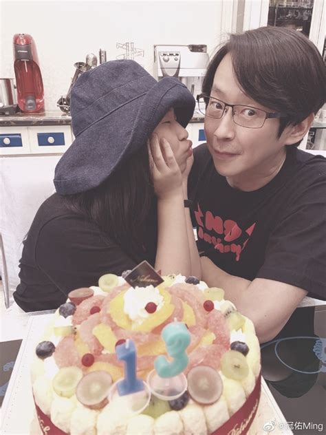 五月天冠佑17歲女出道！「小玫瑰」遺傳媽媽美貌 氣質清純擁逆天長腿 星島日報
