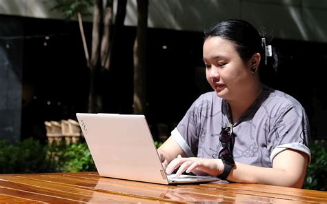 Lenovo Yoga Slim 7i Carbon 4 Ways It Works For On The Go Users LiTT Website