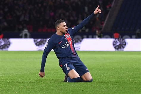 PSG Real Sociedad Kylian Mbappé un peu plus dans l histoire Foot