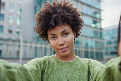 Exprimez Votre Confiance Les Poses De Selfie Qui Imposent
