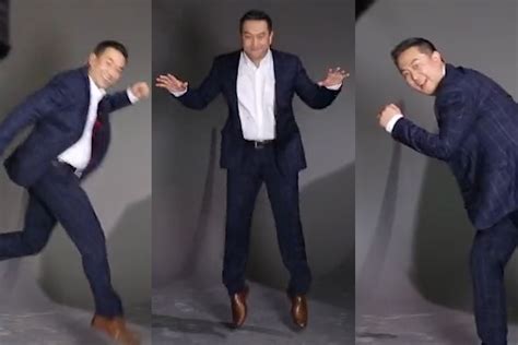 大叔也搞怪！张嘉译示范拍照技巧，“全程乱跳打哈欠”尽显萌态凤凰网视频凤凰网
