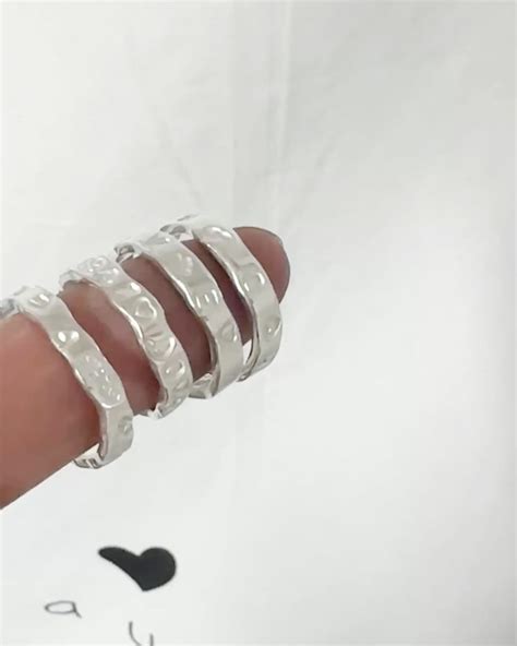 스타일링작업실 💍강릉반지만들기 •금속공방 •강릉여행 •강릉데이트 강릉스타일링💍 무광의 레이어링 유광으로도 선택할 수 있어요♥️ 5월은 데이트하기 좋은달이죠🎶