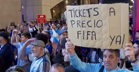 Sol Play En Qatar 2022 Hinchas Argentinos Reclaman Entradas Para La