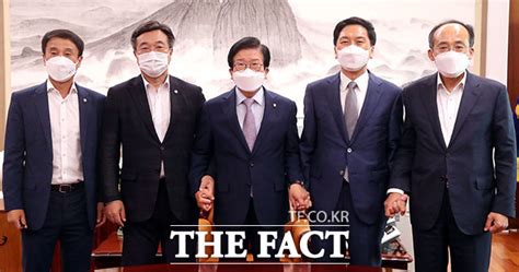법사위원장·재난지원금 범위여야 3일째 이견 좁히기 Tf사진관 포토 기사 더팩트