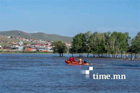 Хийлдэг завиар урсаж яваад сураггүй болсон гурван иргэнийг эсэн мэнд олжээ