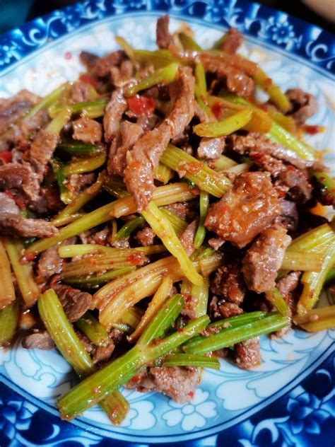 【芹菜炒牛肉丝的做法步骤图，怎么做好吃】我从远方来bu13下厨房
